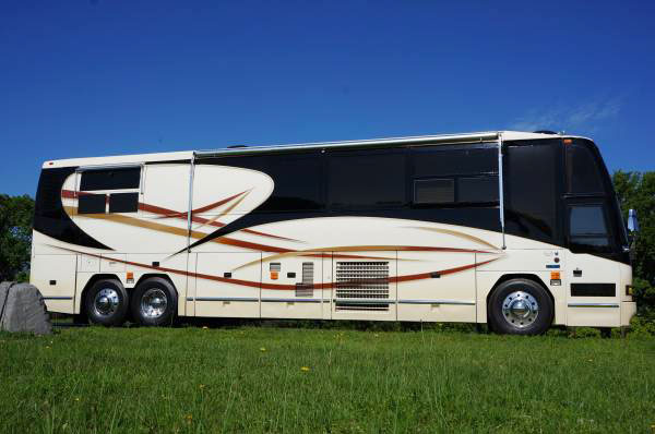 Prevost H3-40 Royale Conversion - Classic Auto Restorations