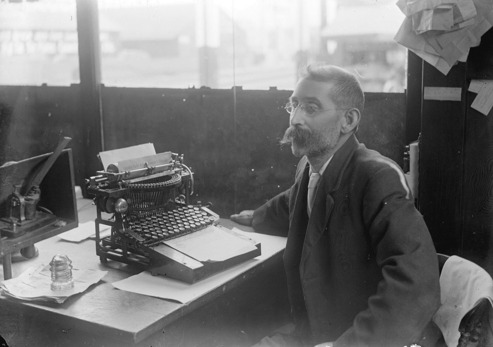 oz.Typewriter: Arrested for Typing Too Loudly