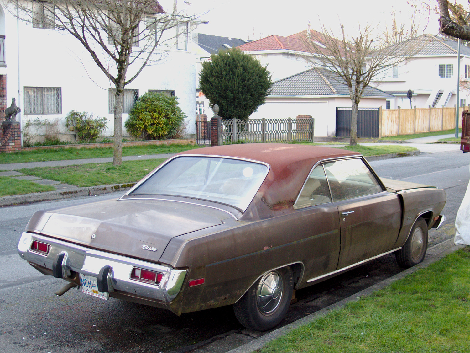 Old Parked Cars Vancouver: 1972 Plymouth Valiant Scamp