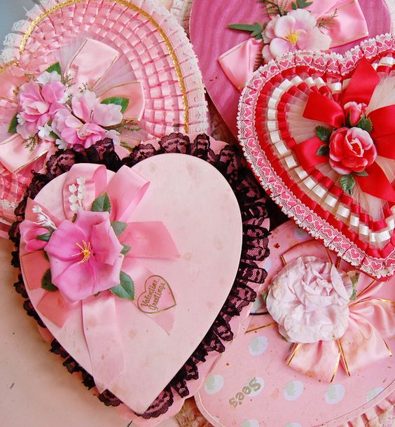 My Paisley World: Frilly, Vintage Heart-Shaped Valentine Candy Boxes
