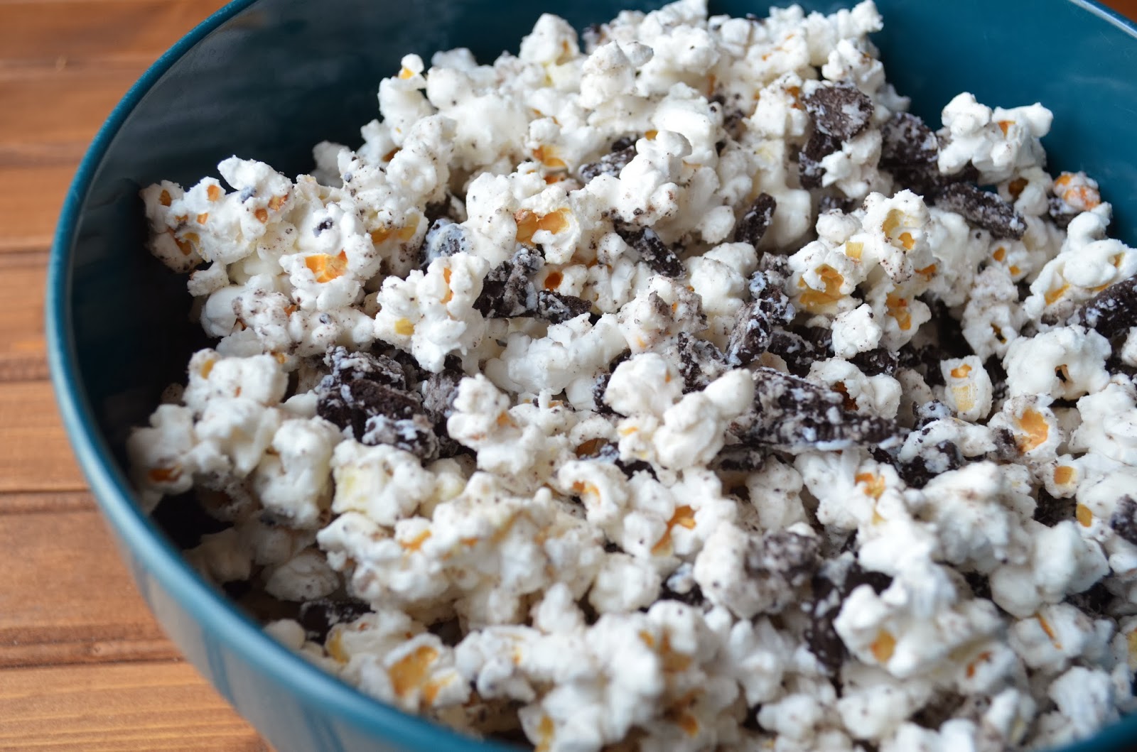 The Savvy Kitchen: Oreo Popcorn
