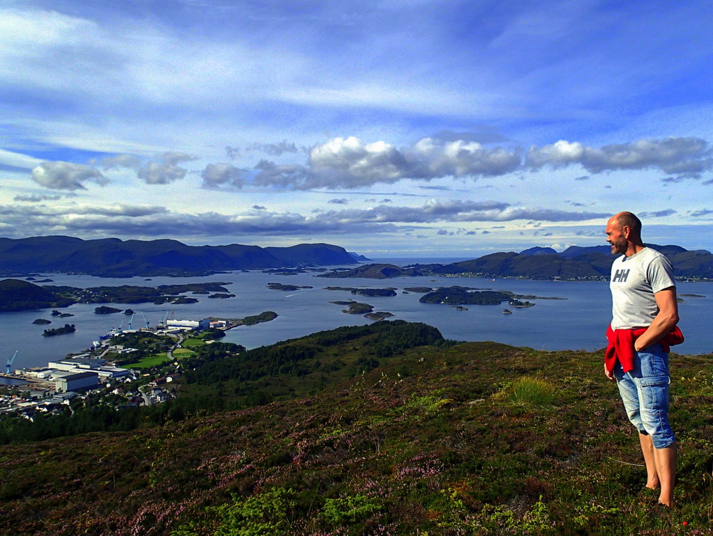 Ulsteinvik : Ulsteinvik, norway | Bjørn Langeland | Flickr _ Sjøborg kulturhus sjøgata 10 6065 ...