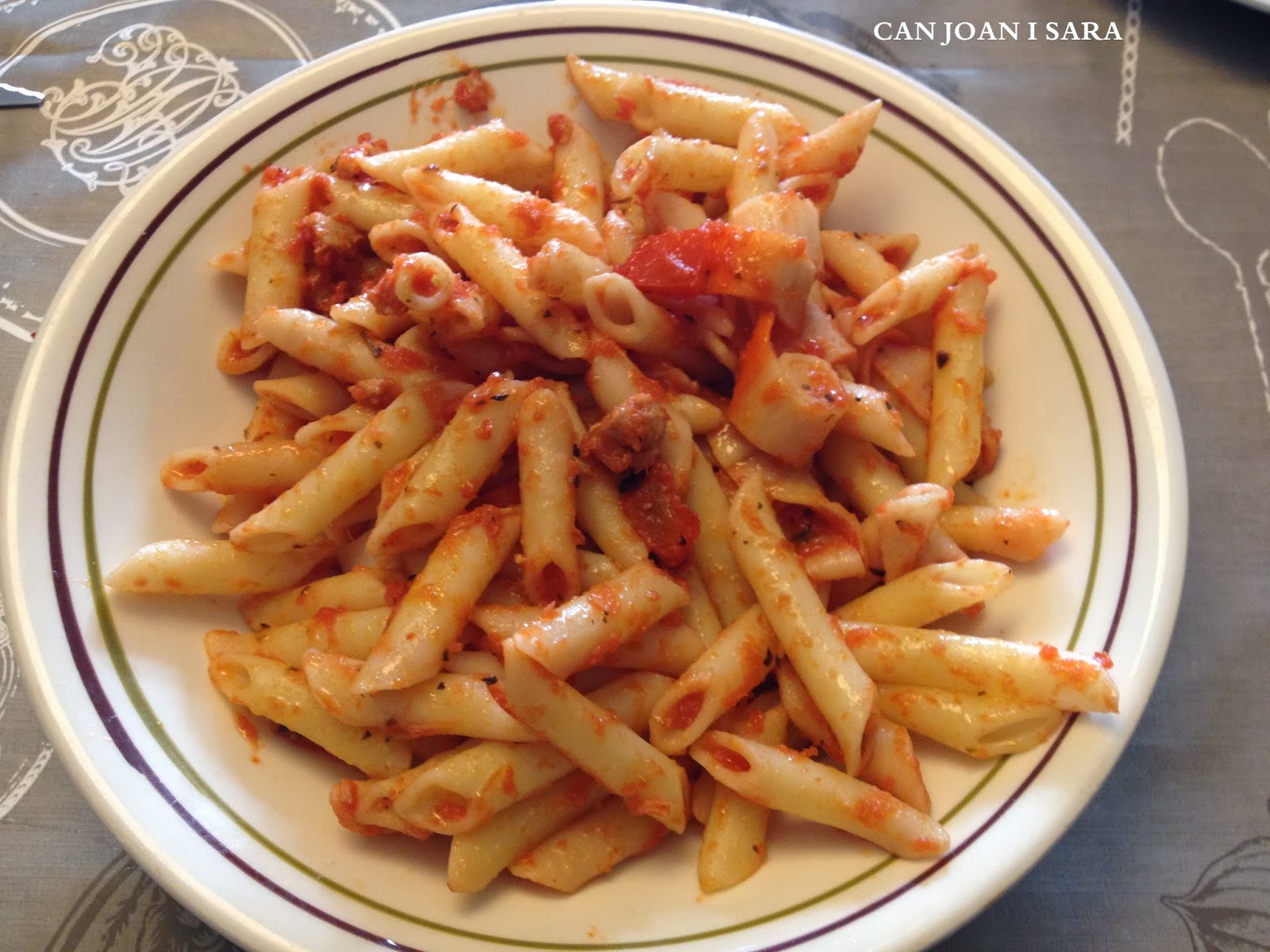 CAN JOAN I SARA: MACARRONES EN SALSA