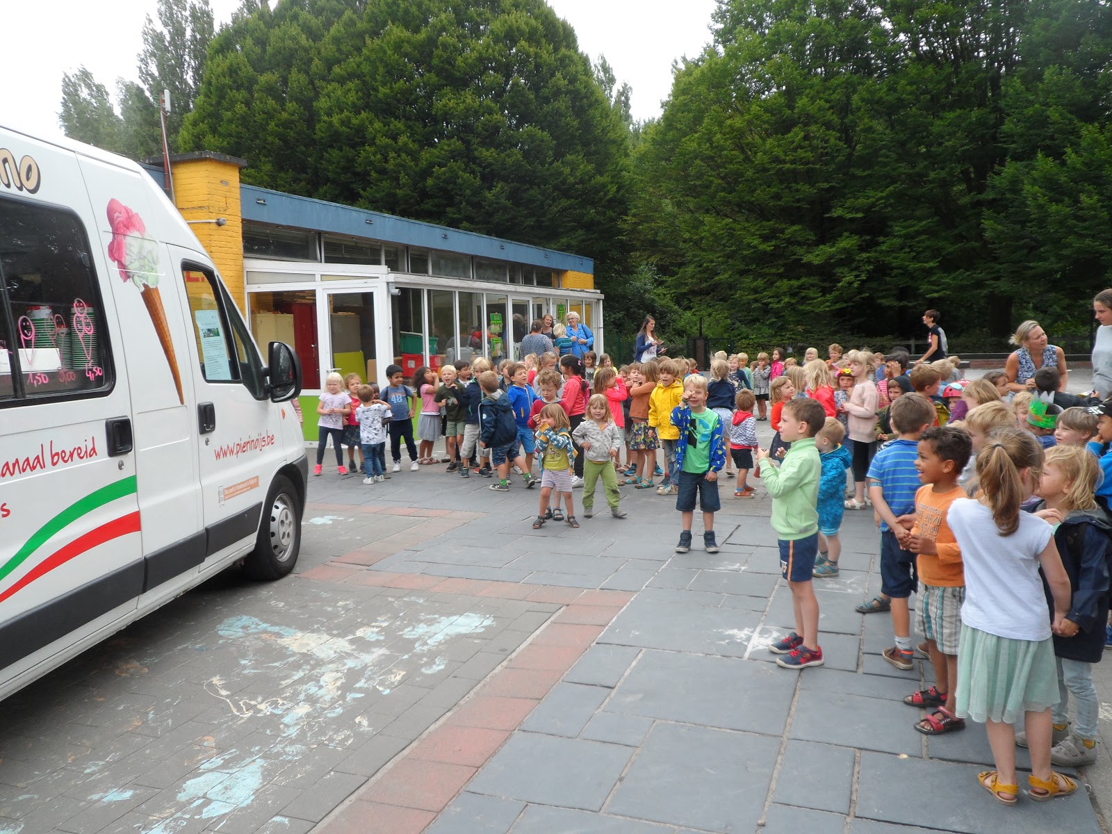 1ste kleuterklas C - Juf Natalie: De ijsjeskar en ons afscheidsfeestje ...