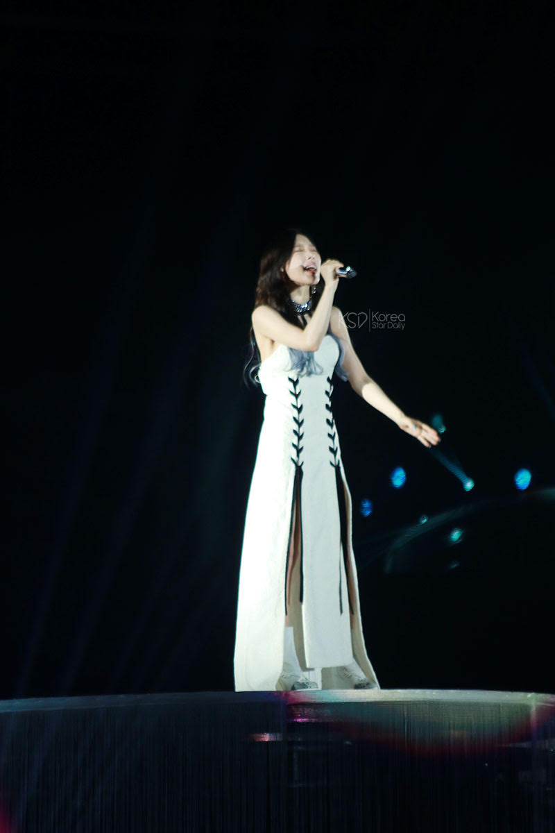 See SNSD TaeYeon's pictures from her 'PERSONA' concert in Hong Kong ...