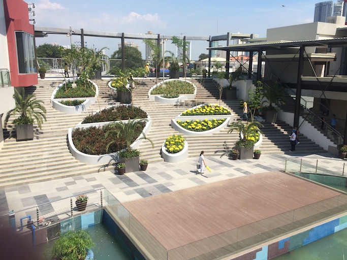 Anagon: Ayala Mall's Circuit Lane Makati