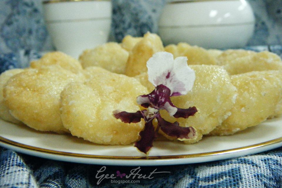 GeeHut: Kuih tepung bunga...selera kampong daa
