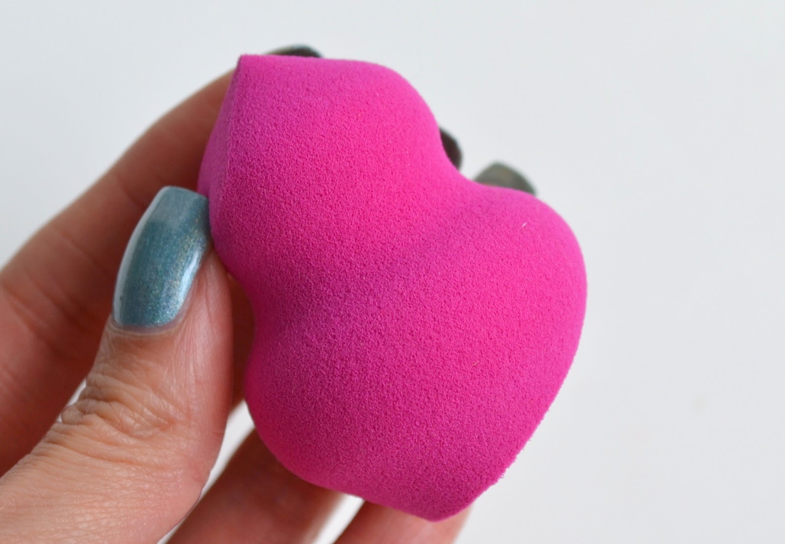 BEAUTY TOOLS | Real Techniques Miracle Diamond Sponge vs. Miracle ...