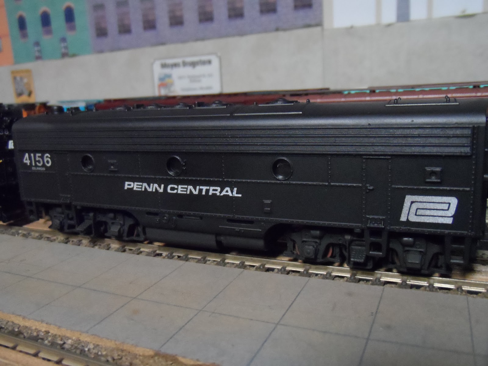 New York Central Train Layout: Penn Central B Unit #4156 Plus...