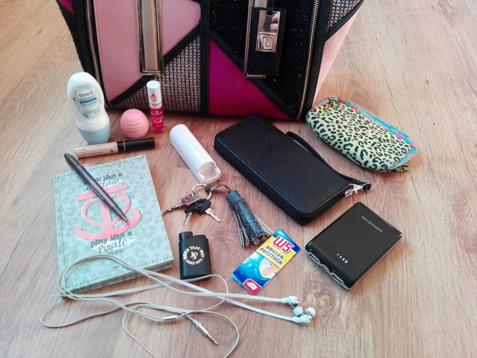 Meine Must Haves in der Handtasche - Blogparade - sarah.shopaholic