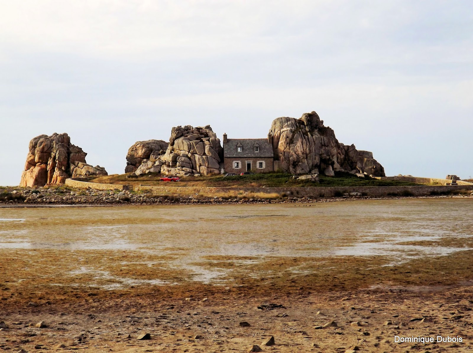 Détours de France. : La Maison entre les rochers