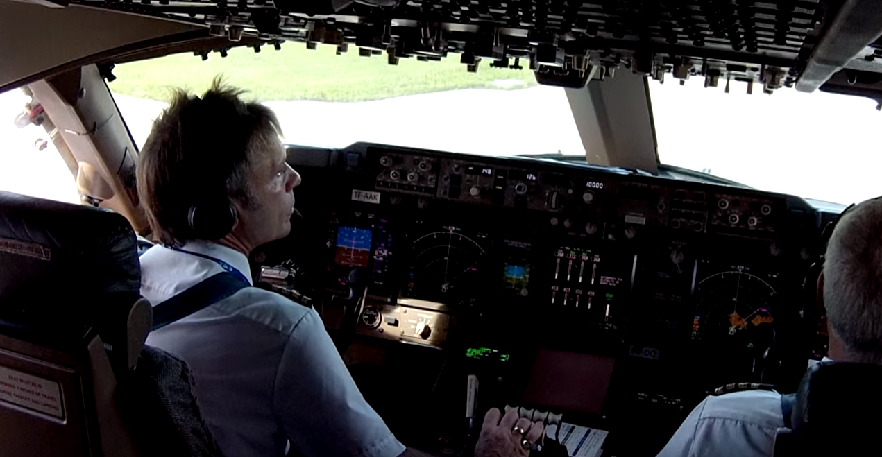 Ed Force One: vídeo mostra decolagem com Bruce Dickinson em Fortaleza