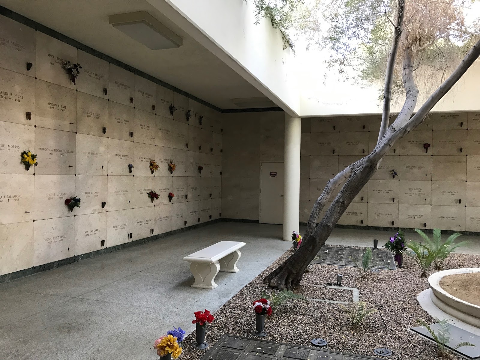 James Bond Locations: Slumber Inc. - Garden of remembrance, Las Vegas