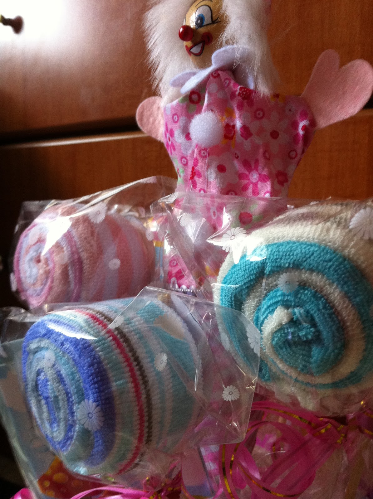 Nurie's Creations - Diaper Cakes & Baby Gifts: Towel Lollipop Diaper Pot