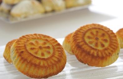 Date stuffed semolina cookies (Ma'amoul) recipe | Arabic Food Recipes