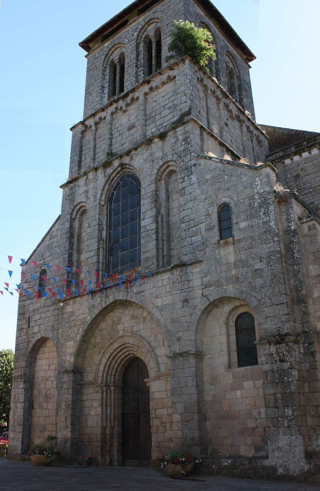 Atlas roman: Saint-Yrieix-la-Perche - Collégiale Saint-Yrieix (87)