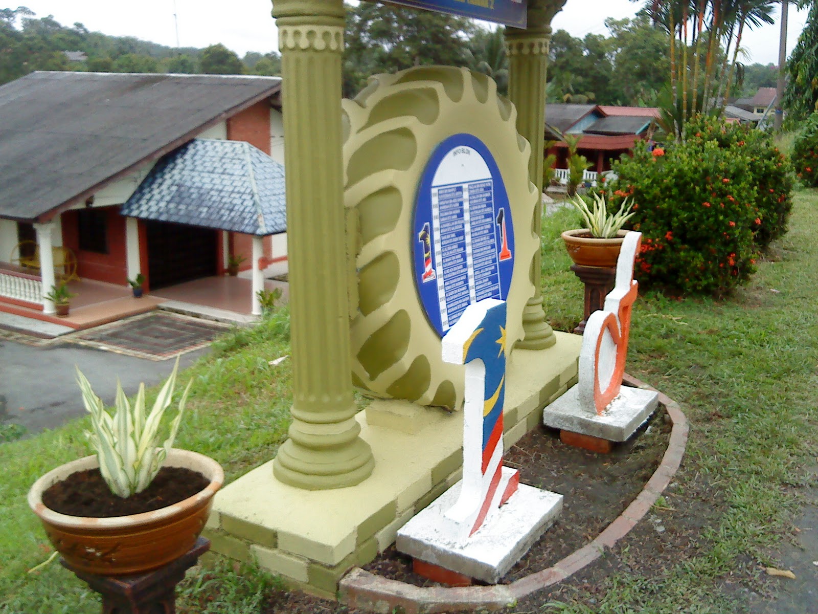 Kg. Felda Air Tawar 2: Papan Tanda Blok 1 Peringkat 2