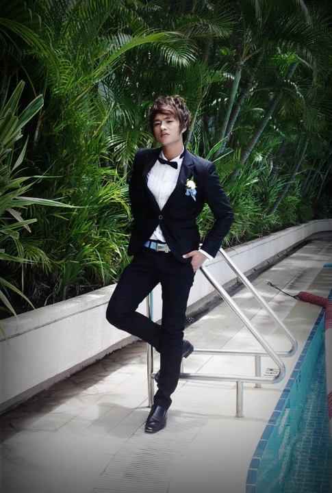 M y a n m a r H u n k s: Aung Lay