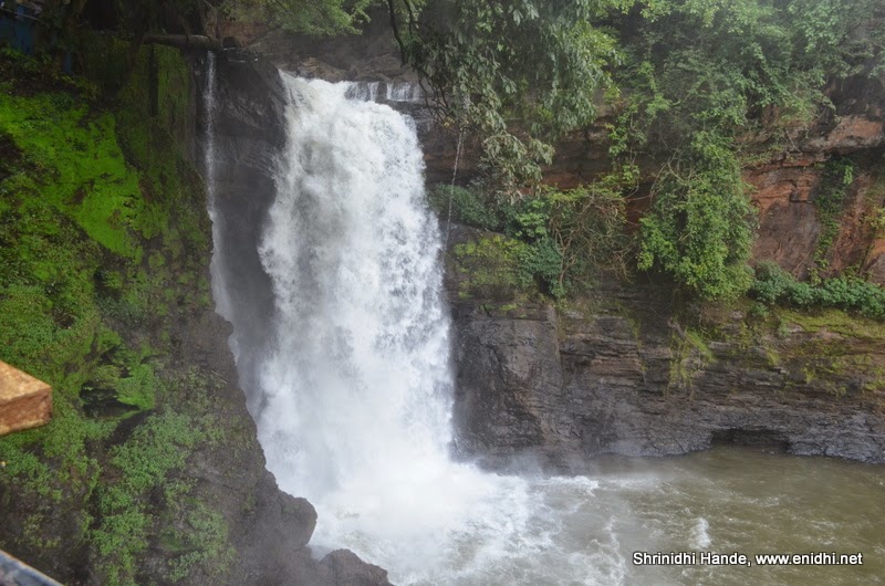Arvalem falls, Sanquelim, Goa - eNidhi India Travel Blog