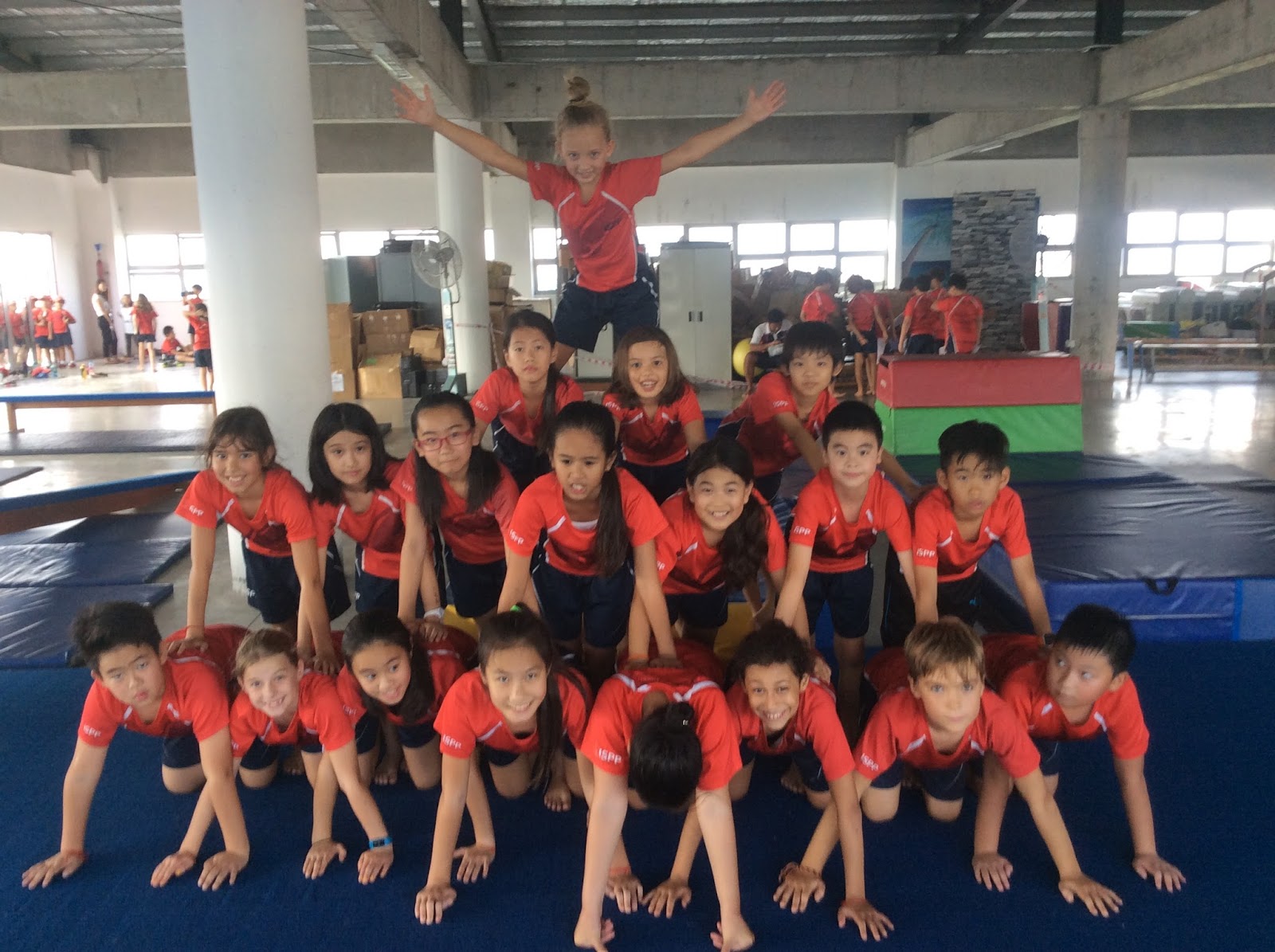 Mr Simon's G4 Class: PE Gymnastics