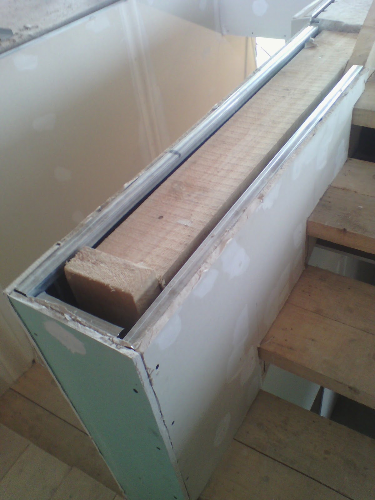 Arhiconstruct: Finisaje Interioare rigips Placare perete dressing si ...