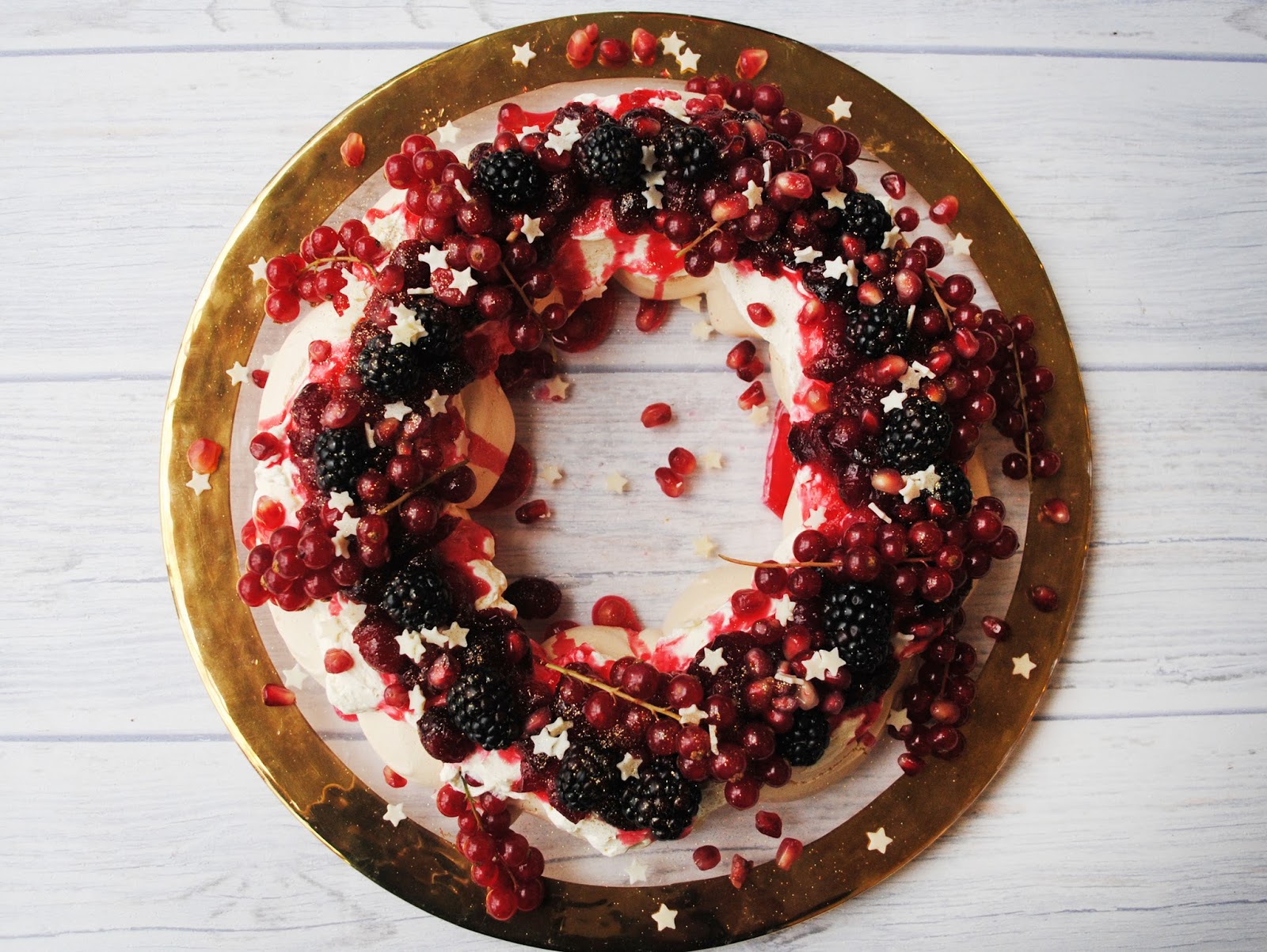 Sharkett Sisters: WINTER BERRY MERINGUE WREATH