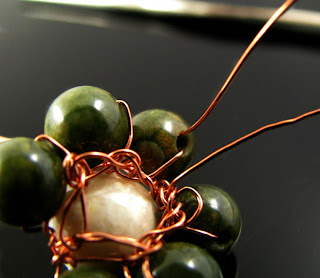 Cat's Wire: Bead and wire crochet flower - a little tutorial