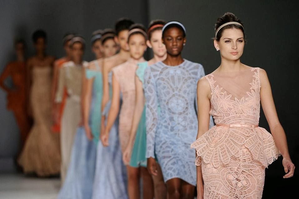 Renascença Vestuário Feminino: Blusas Renascença em Cambraia