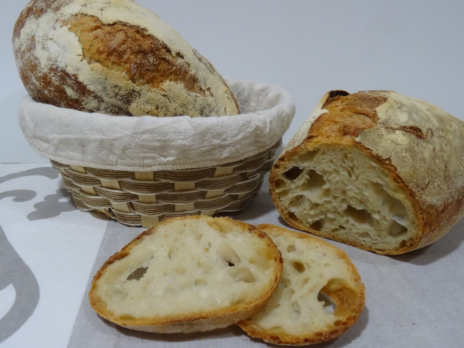 corteza y miga: Pan de masa madre fermentado en banneton y amasado a mano