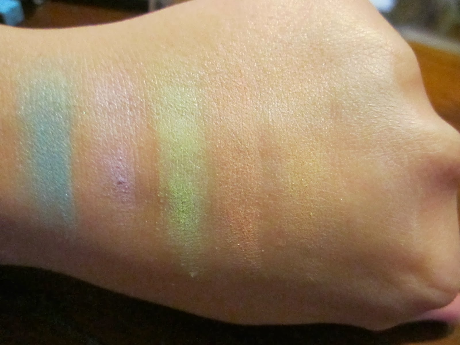 Made up & True : Aziza Cosmetics 6 Pan Eyeshadow Palettes Review
