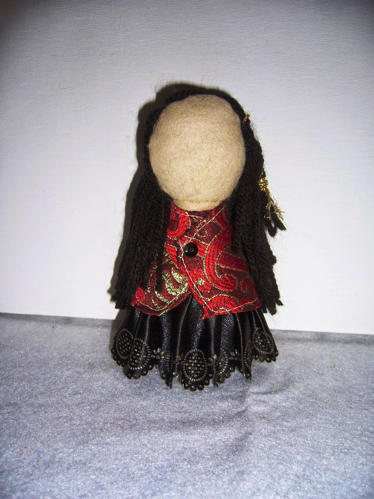 Dolls and I: More faceless felt dolls 2010