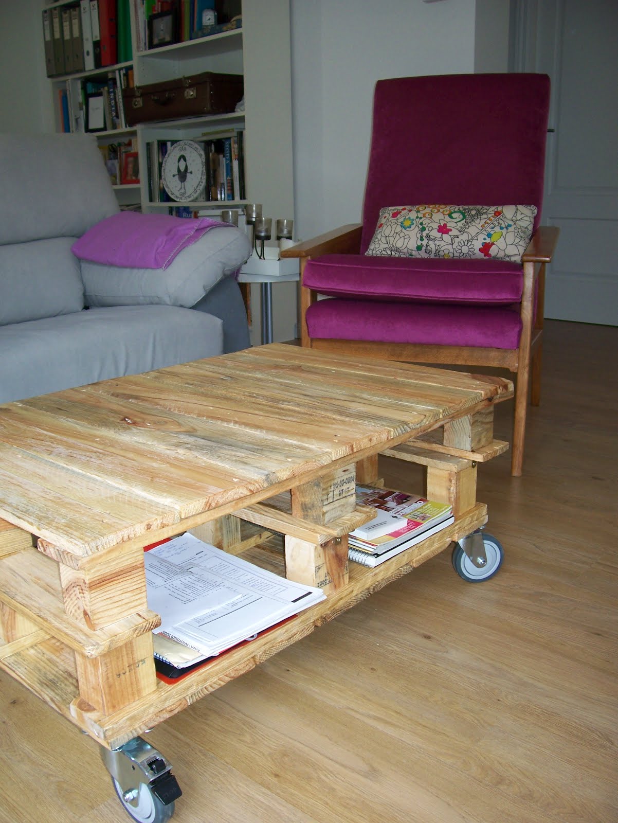 chiribambola: Nuevo proyecto Mesa de pallets con ruedas