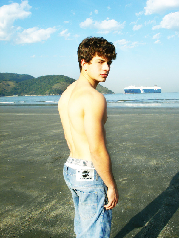 UM POR TUDO: Entrevistado Extra do Mês:Matheus Gomes, Alem do horizonte