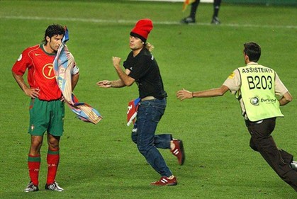 The Beret Project: Jimmy Jump and his Catalan Barretina