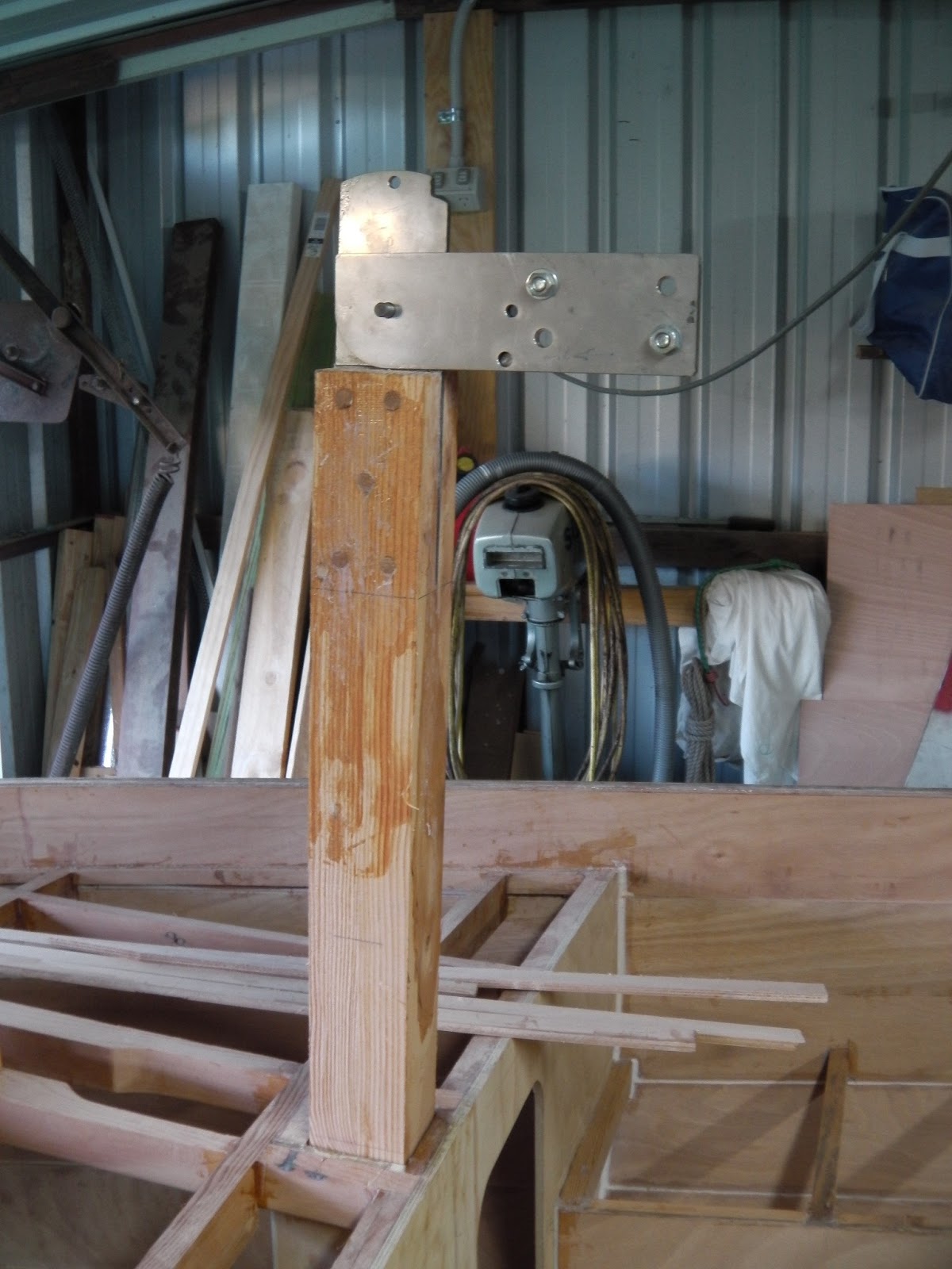 Dave's SFD Able Build: The Hinge for the Main Mast