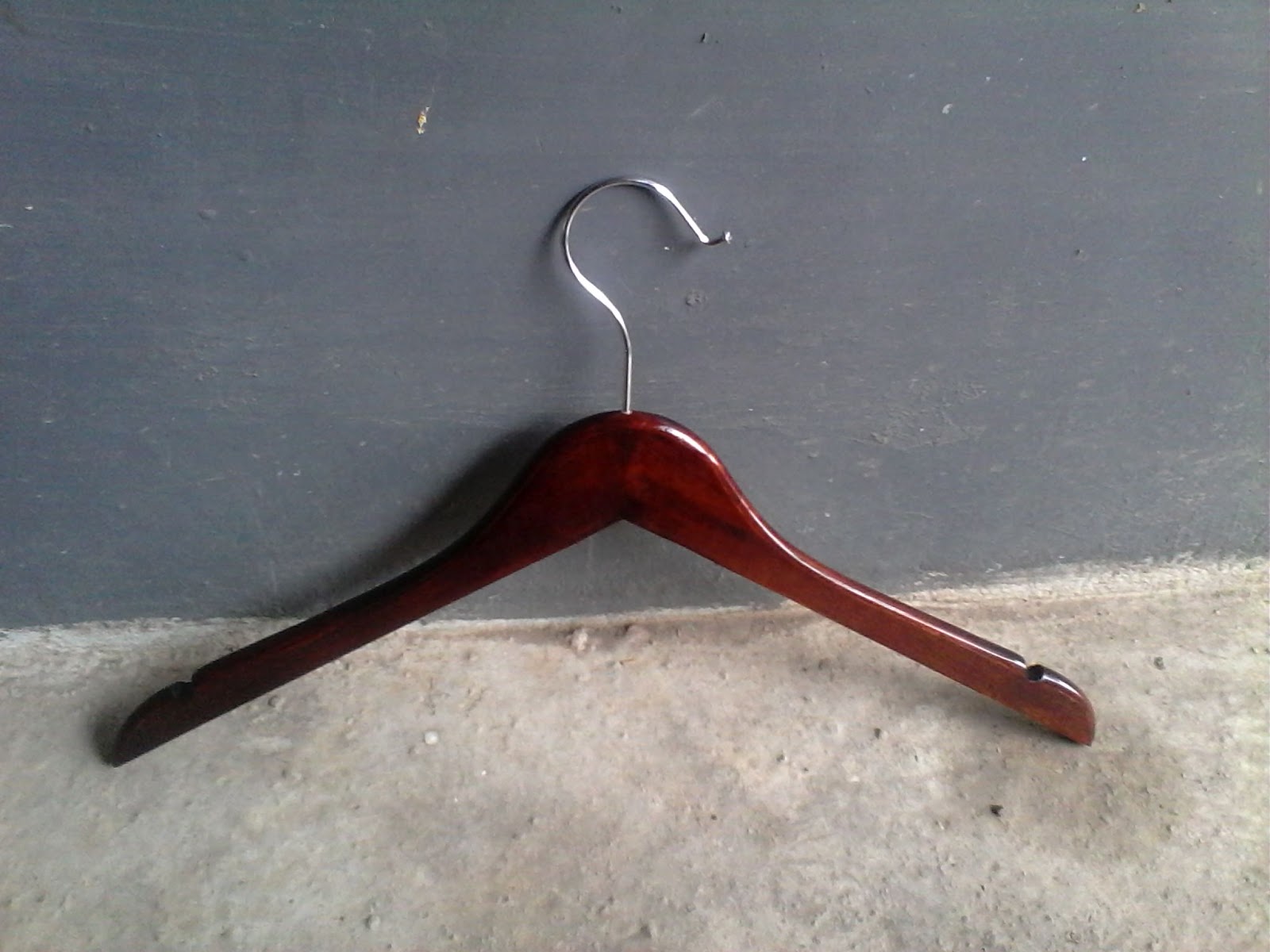 Pusat Penjualan Hanger Terbesar: Jual Hanger Kayu Polos