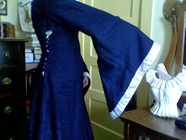 Madame Seiver sews: 12th century bliaut construction notes