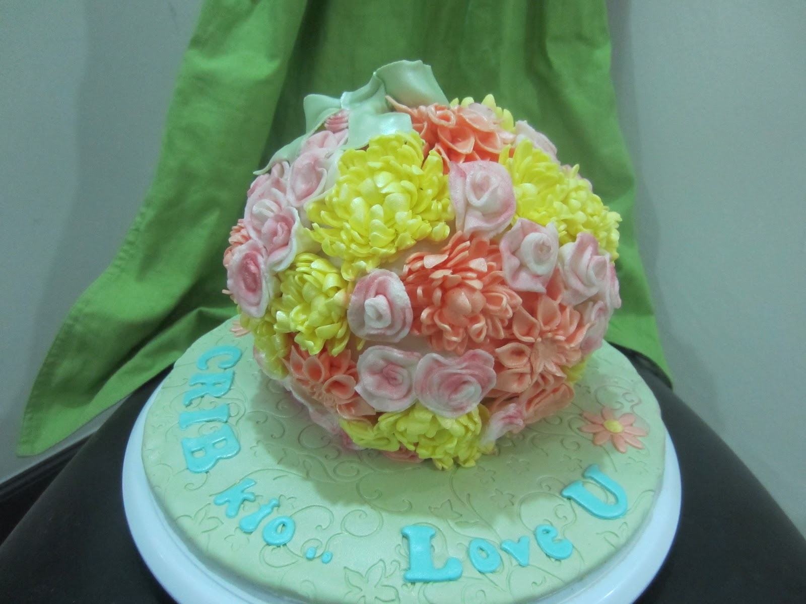 Home May'de Cakes: The Making : Pretty Posies Ball Cake