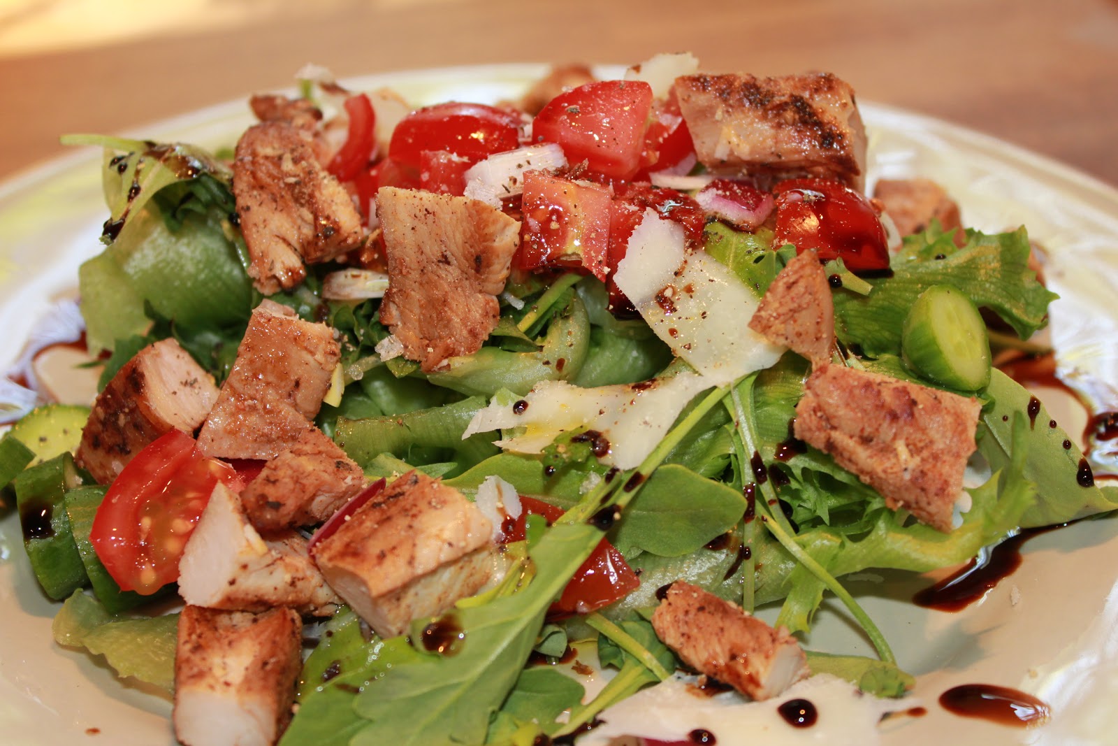 Tonjes favoritter... om mat og reiser: Salat med kyllingfilet, ruccola ...