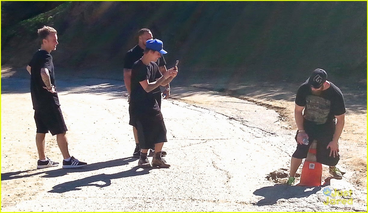 Justin y Ryan Butler en Runyon Canyon en LA ~ Justin Bieber Noticias
