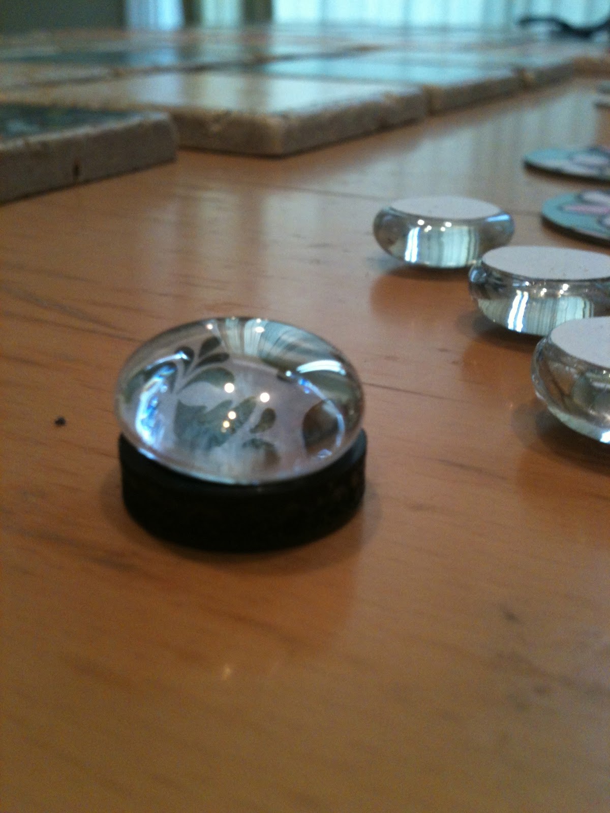 Coconut Love: Super Easy DIY Glass Marble Magnets