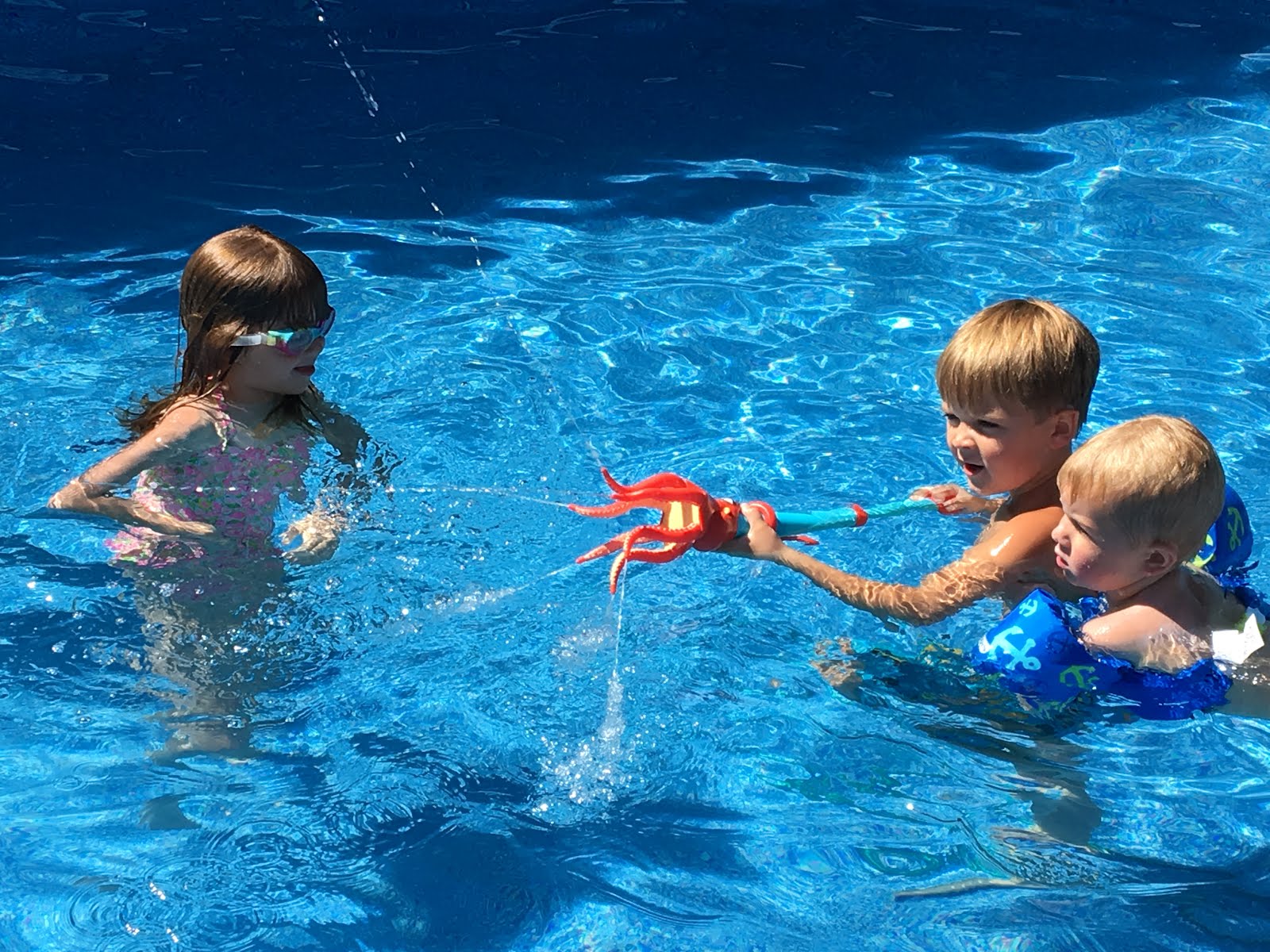 Dan the Pixar Fan: Finding Dory: Hank Pool Shooter (By SwimWays)