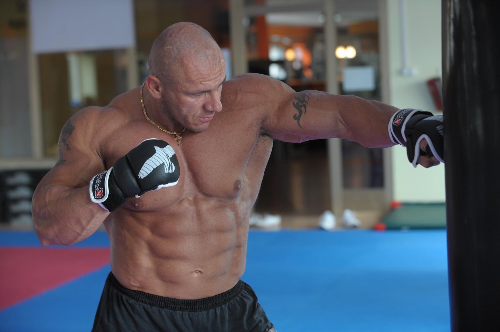 Muscle Lover: Polish strong man Andrzej Zieleniecki