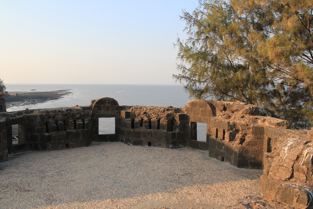 Arnala — The island fort | Of times & life