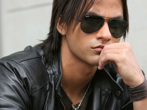 Kunal Khemu Age, Weight, Height and Personal Details - Celebsunfolded