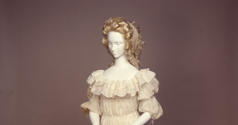 Inviting History: The "Manchester" chemise à la reine