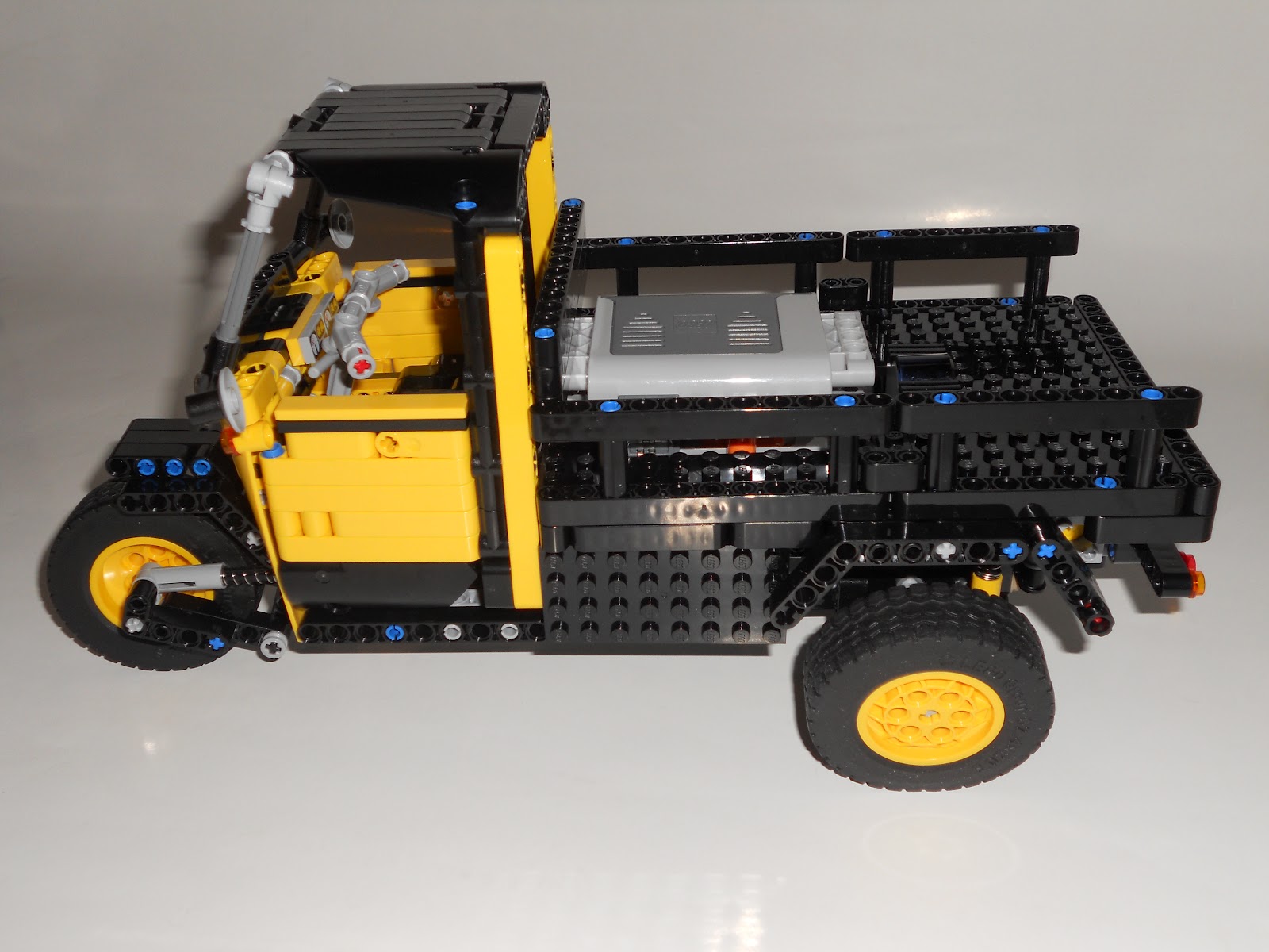 LEGO TECHNIC: PIAGGIO APE version technic
