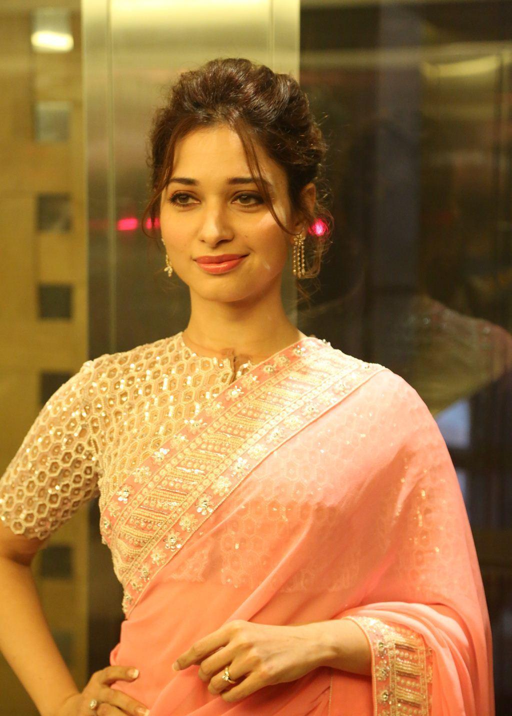 [HD Gallery] Tamannaah Bhatia Looks Stunning In Saree At ‘ Bahubali ...