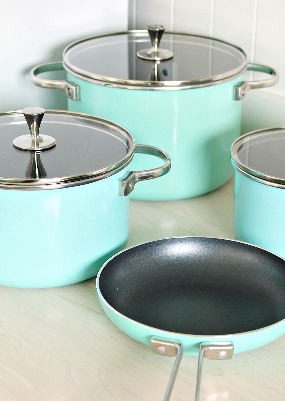 20 Gorgeous Turquoise Kitchen Accessories to Love | Dans le Lakehouse