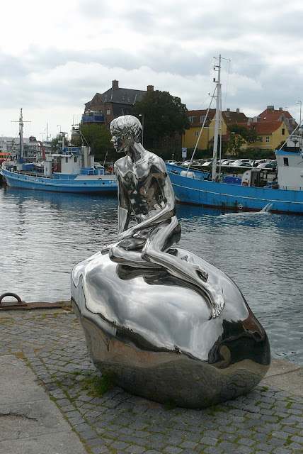 Statues Quo: Han (Il)